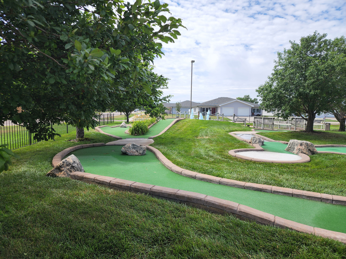 Mini Golf - Arcade - Horseshoes - Walnut Bowl