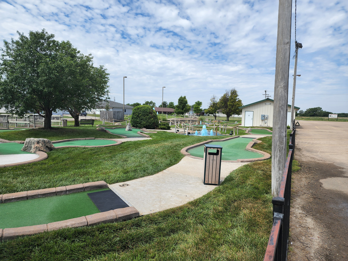 Mini Golf - Arcade - Horseshoes - Walnut Bowl